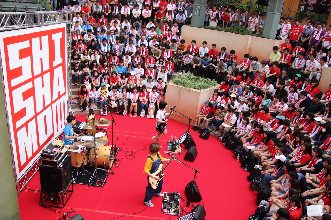 今日から10周年イヤー突入!!! SHISHAMO NO FREE LIVE!!! 〜10YEARS THANK YOU〜｜SHISHAMO ...